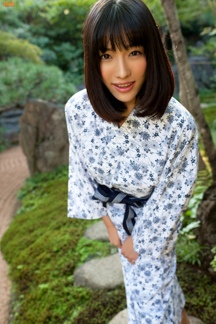 Emi Kurita x Annan Konno "Onsen" Photobook [Bomb.TV] December 2012 ...